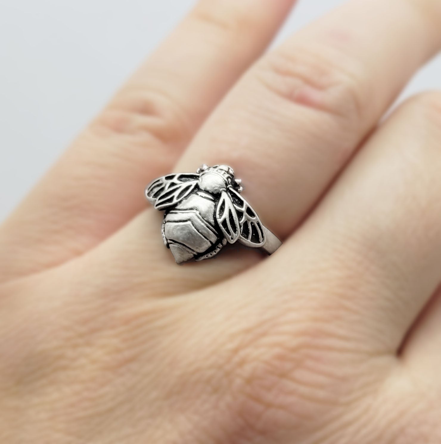 Bee Ring in Sterling Silver – The Sparkling Pebble